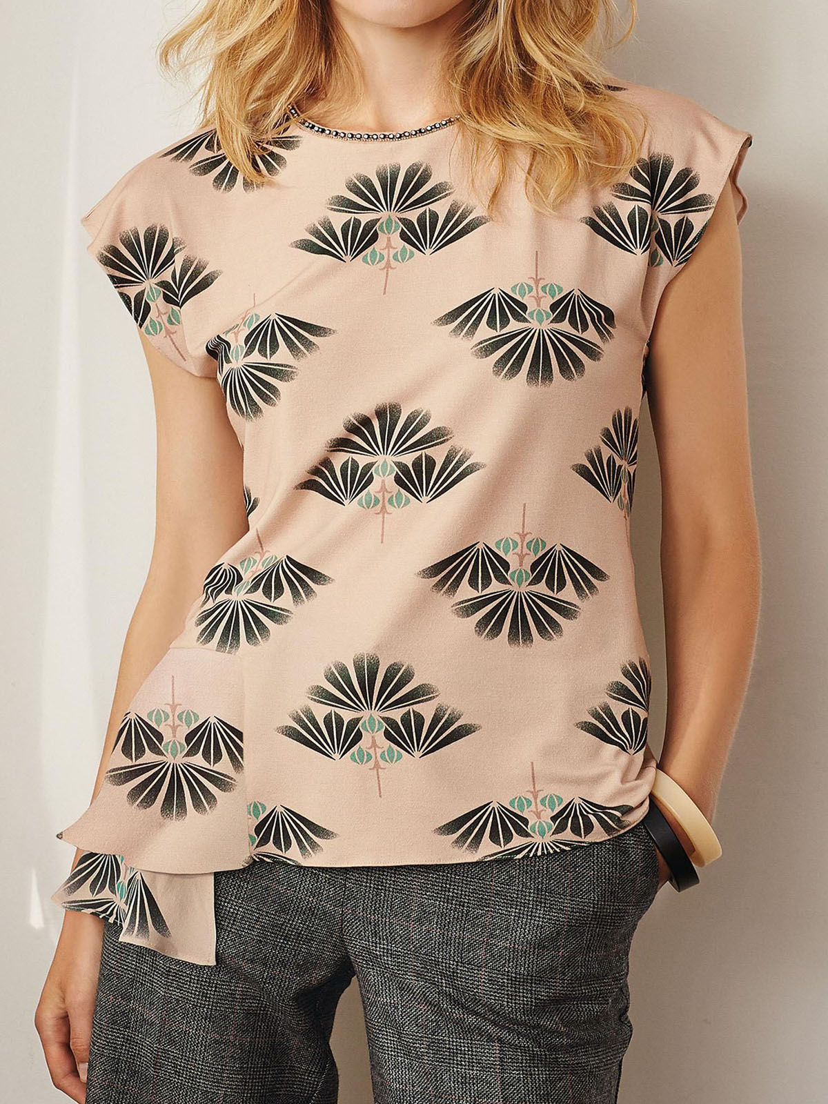 N3xt PEACH Fan Print Embellished Top - Size 10 to 14